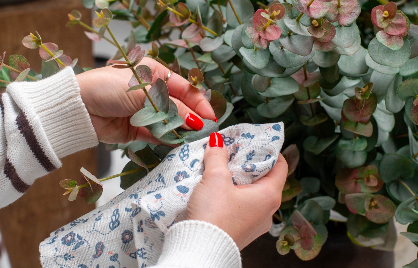 The Best Methods on How to Clean Artificial Plants Effectively - Foliages